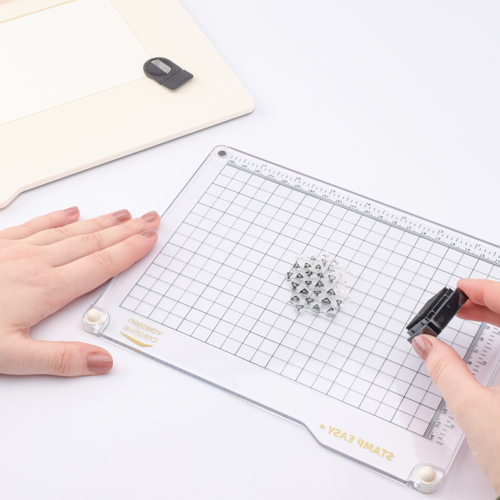 Vaessen Creative • Stamp Easy+ Stamp Platform